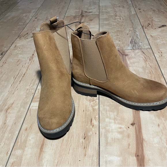 Universal Thread | Shoes | Universal Thread Chelsea Boots Fauxleather ...